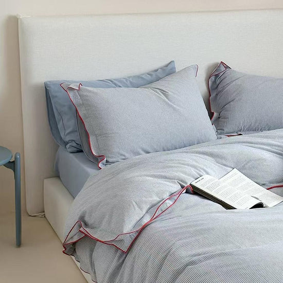 Retro Thin Striped Bedding Set
